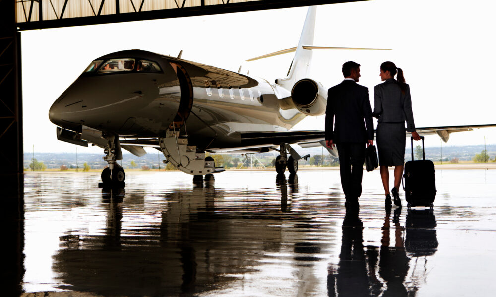 The Luxurious Experience at the Private Jet Airport in Cascais/Tires ...