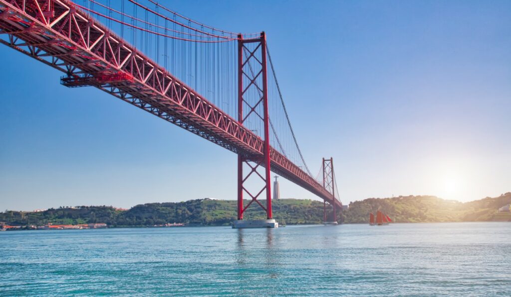 Lisbon 25 April Bridge: Finding the History and Intriguing Facts - The ...