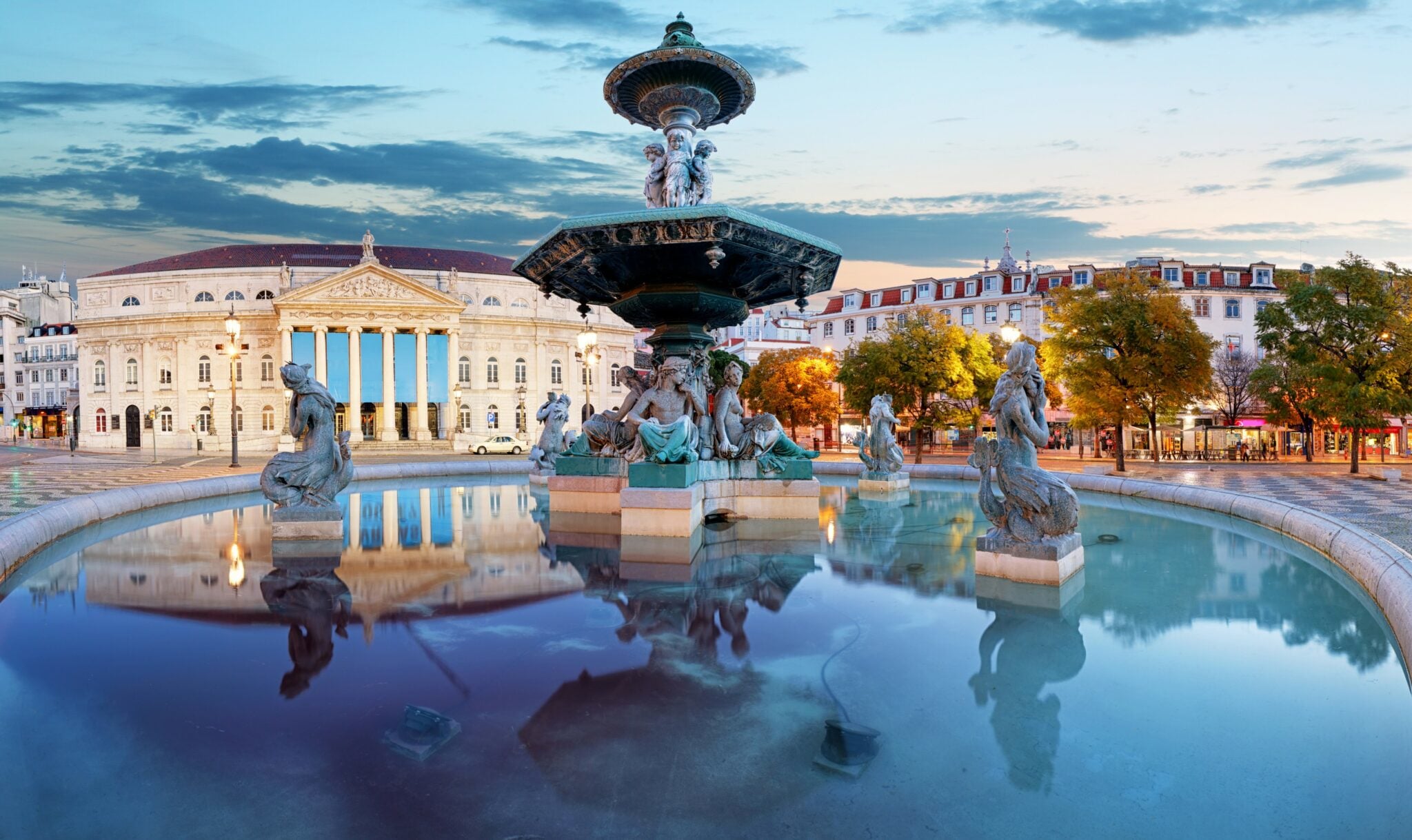 Rossio Square: Lisbon's Historic Heartbeat - The Lisbon Guide - Updated ...